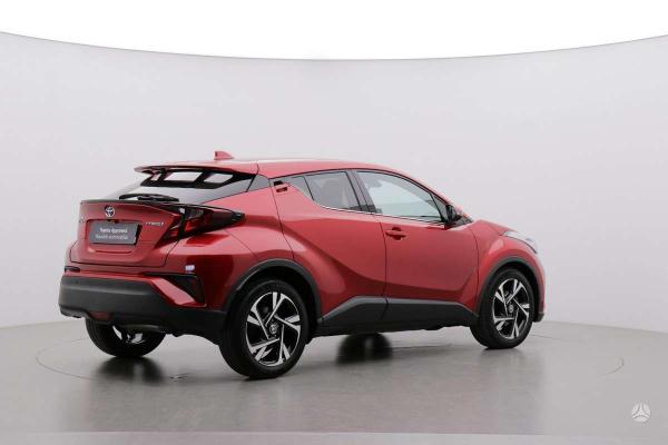 Красный Тойота C-HR 2023 в Вильнюс, объемом двигателя 1.80 л и пробегом 62 тыс. км за 26500 €, фото 3 на AUTOMOTO.COM.LV