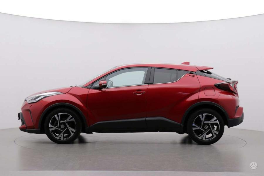 Красный Тойота C-HR 2023 в Вильнюс, объемом двигателя 1.80 л и пробегом 62 тыс. км за 26500 €, фото 5 на AUTOMOTO.COM.LV