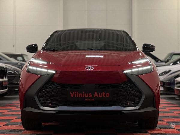 Sarkans Toyota C-HR 2024 Viļņa, ar dzinēja tilpumu 1.80 L un nobraukumu 13 tūkst. km par 32399 €, foto 2 vietnē AUTOMOTO.COM.LV