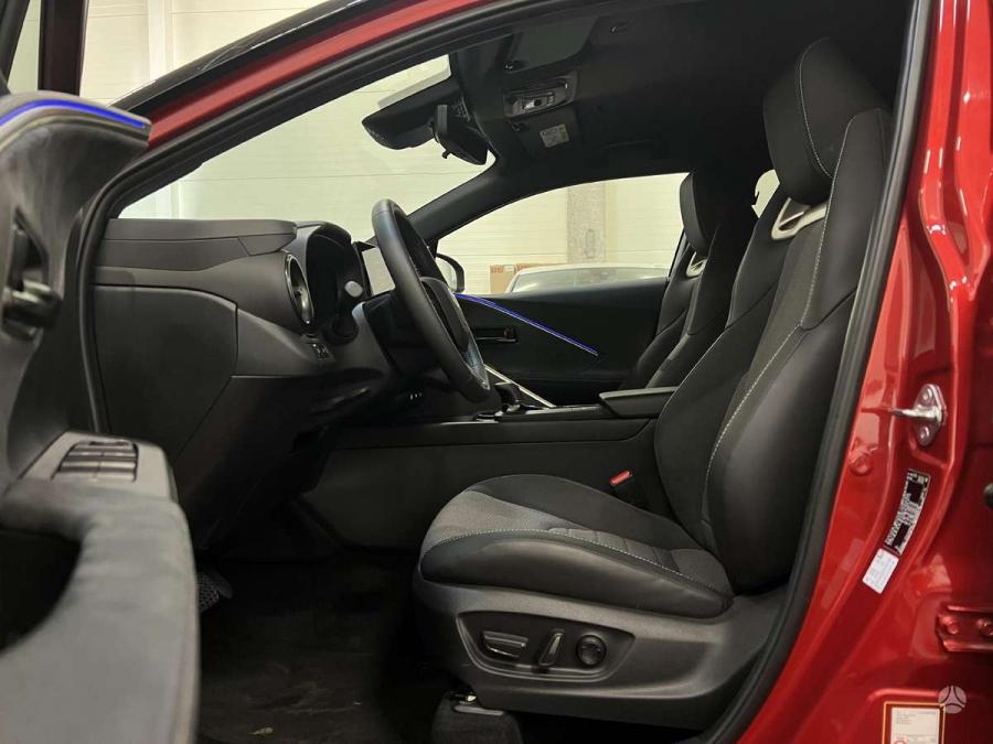 Red Toyota C-HR 2024 in Vilnius, with an engine capacity of 1.80 L and mileage of 13 thousand km for 31900 €, photo 13 on AUTOMOTO.COM.LV