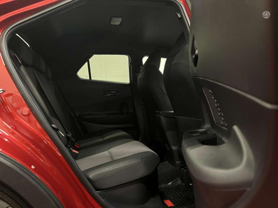Red Toyota C-HR 2024 in Vilnius, with an engine capacity of 1.80 L and mileage of 13 thousand km for 31900 €, photo 35 on AUTOMOTO.COM.LV