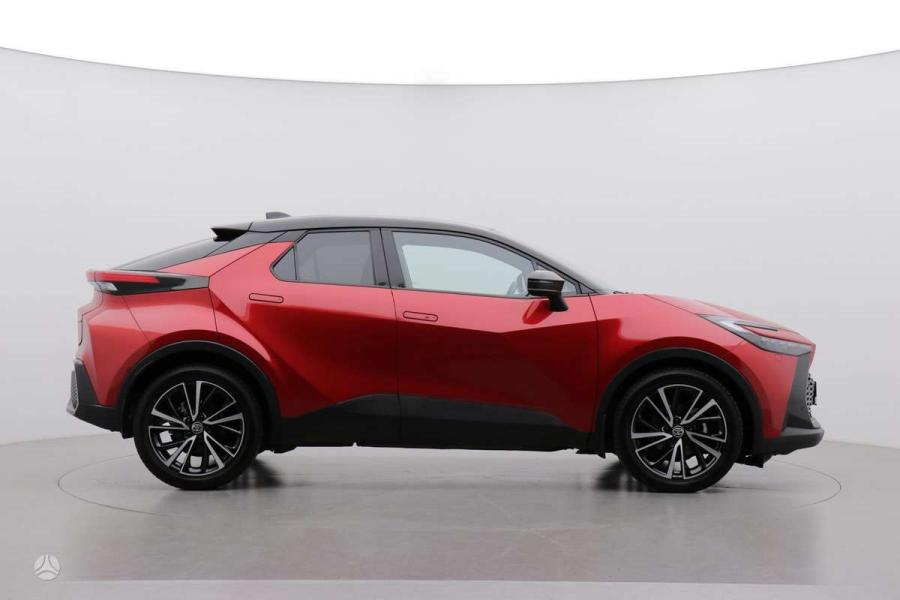 Red Toyota C-HR 2024 in Vilnius, with an engine capacity of 1.80 L and mileage of 18 thousand km for 31900 €, photo 17 on AUTOMOTO.COM.LV