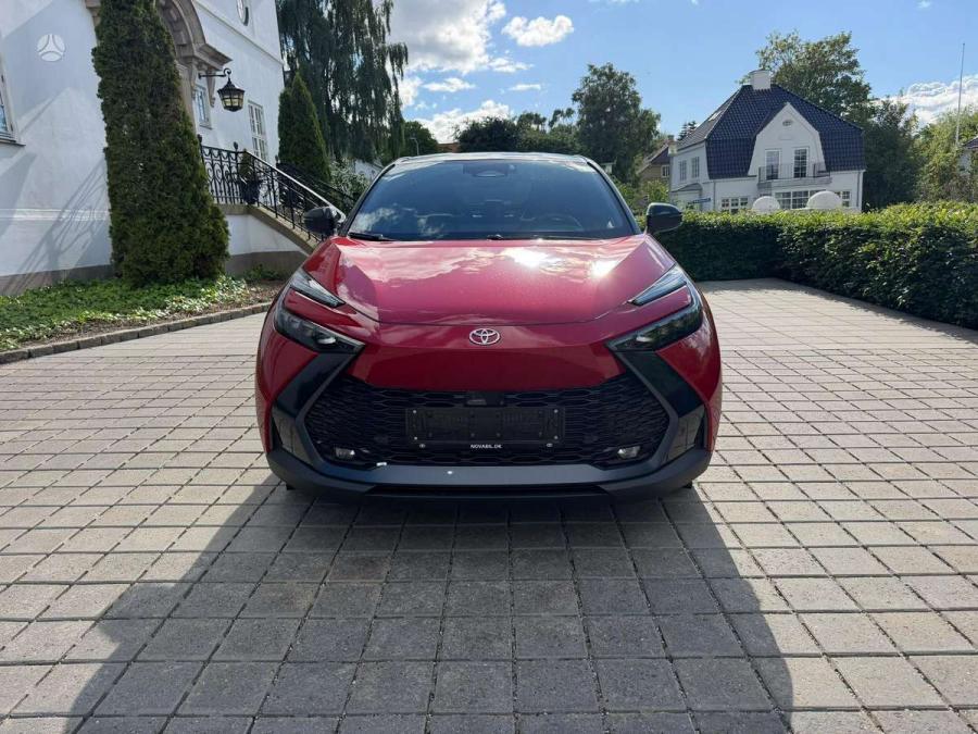 Sarkans Toyota C-HR 2024 Kauņa, ar dzinēja tilpumu 1.99 L un nobraukumu 28 tūkst. km par 33900 €, foto 4 vietnē AUTOMOTO.COM.LV
