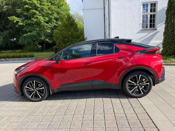 Красный Тойота C-HR 2024 в Каунас, объемом двигателя 1.99 л и пробегом 28 тыс. км за 33900 €, фото 5 на AUTOMOTO.COM.LV
