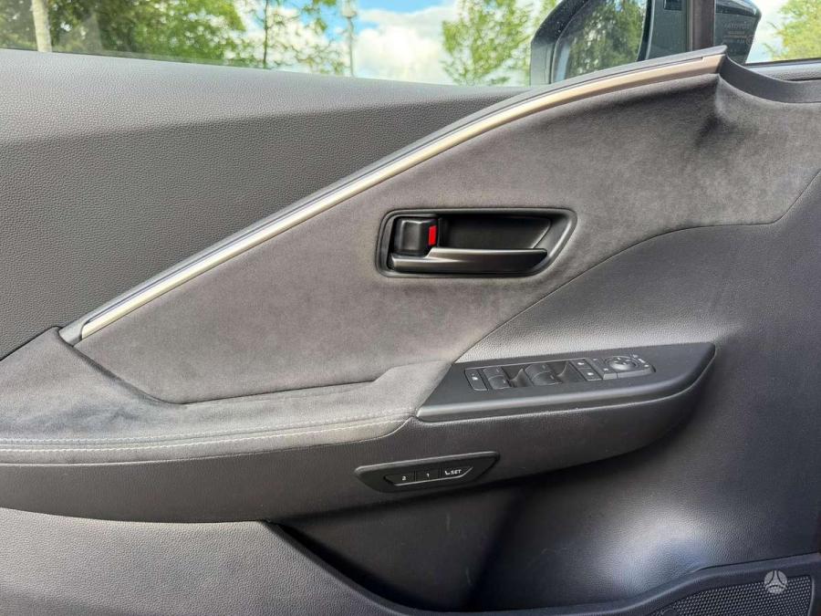 Sarkans Toyota C-HR 2024 Kauņa, ar dzinēja tilpumu 1.99 L un nobraukumu 28 tūkst. km par 33900 €, foto 13 vietnē AUTOMOTO.COM.LV