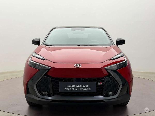 Sarkans Toyota C-HR 2024 Panevēža, ar dzinēja tilpumu 1.99 L un nobraukumu 17 tūkst. km par 36990 €, foto 2 vietnē AUTOMOTO.COM.LV