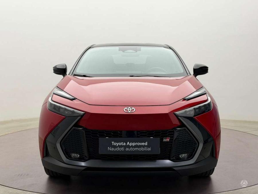 Красный Тойота C-HR 2024 в Паневежис, объемом двигателя 1.99 л и пробегом 17 тыс. км за 36990 €, фото 3 на AUTOMOTO.COM.LV