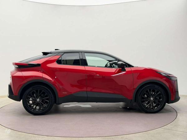 Sarkans Toyota C-HR 2024 Panevēža, ar dzinēja tilpumu 1.99 L un nobraukumu 17 tūkst. km par 36990 €, foto 4 vietnē AUTOMOTO.COM.LV
