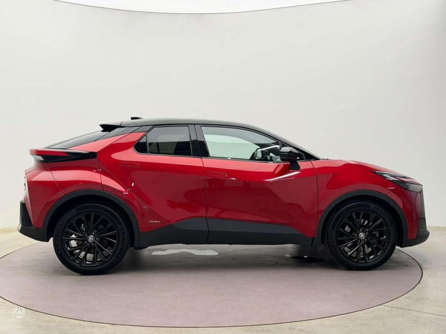 Красный Тойота C-HR 2024 в Паневежис, объемом двигателя 1.99 л и пробегом 17 тыс. км за 36990 €, фото 5 на AUTOMOTO.COM.LV