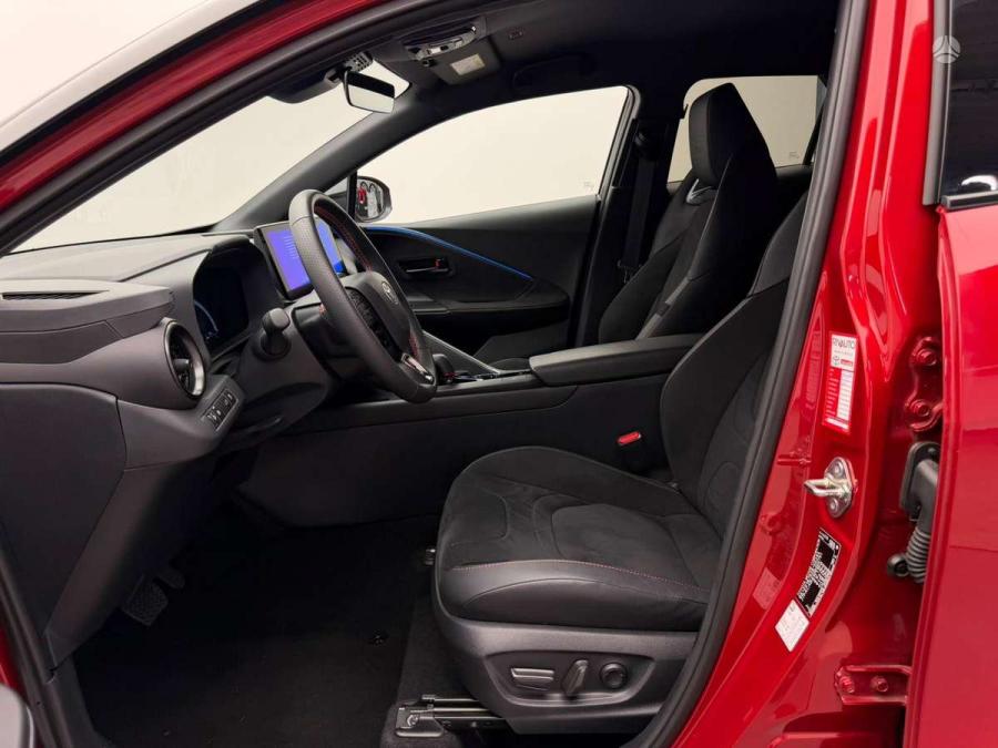 Красный Тойота C-HR 2024 в Паневежис, объемом двигателя 1.99 л и пробегом 17 тыс. км за 36990 €, фото 10 на AUTOMOTO.COM.LV