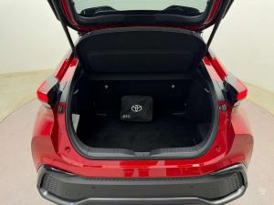 Красный Тойота C-HR 2024 в Паневежис, объемом двигателя 1.99 л и пробегом 17 тыс. км за 36990 €, фото 15 на AUTOMOTO.COM.LV