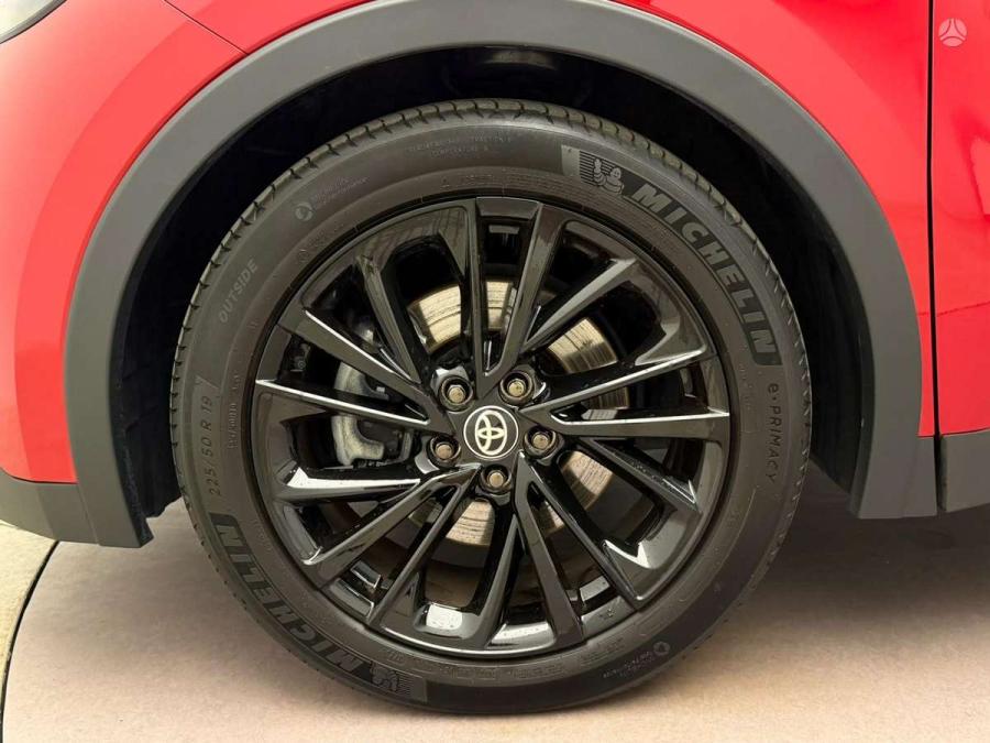 Красный Тойота C-HR 2024 в Паневежис, объемом двигателя 1.99 л и пробегом 17 тыс. км за 36990 €, фото 43 на AUTOMOTO.COM.LV