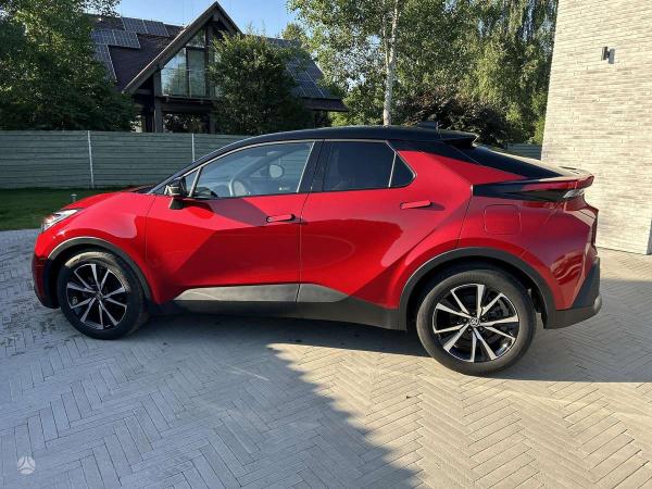 Красный Тойота C-HR 2025 в Вильнюс, объемом двигателя 1.80 л и пробегом 13 тыс. км за 29800 €, фото 1 на AUTOMOTO.COM.LV