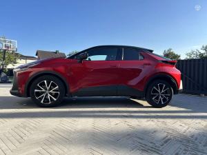Красный Тойота C-HR 2025 в Вильнюс, объемом двигателя 1.80 л и пробегом 13 тыс. км за 29800 €, фото 5 на AUTOMOTO.COM.LV