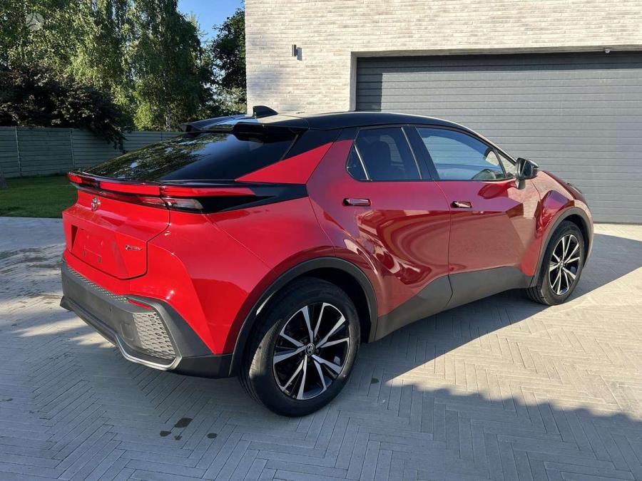 Красный Тойота C-HR 2025 в Вильнюс, объемом двигателя 1.80 л и пробегом 13 тыс. км за 29800 €, фото 8 на AUTOMOTO.COM.LV