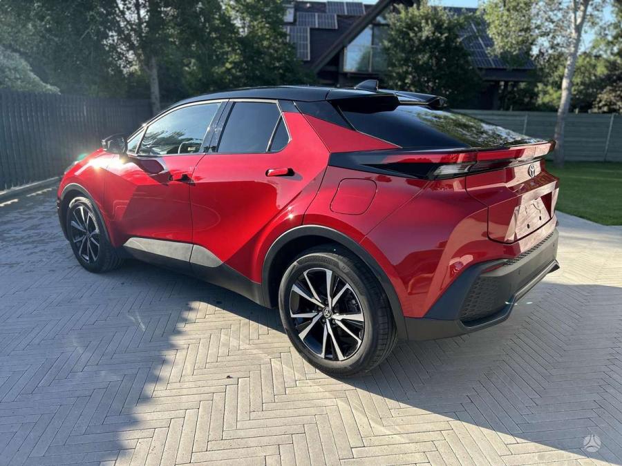 Красный Тойота C-HR 2025 в Вильнюс, объемом двигателя 1.80 л и пробегом 13 тыс. км за 29800 €, фото 31 на AUTOMOTO.COM.LV