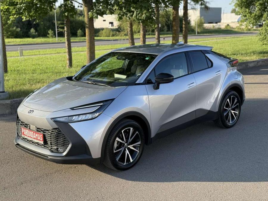 Красный Тойота C-HR 2025 в Паневежис, объемом двигателя 1.99 л и пробегом 22 тыс. км за 29500 €, фото 3 на AUTOMOTO.COM.LV