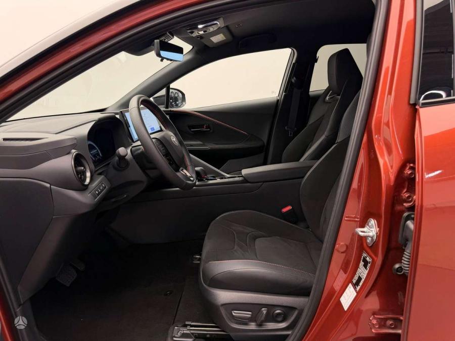 Red Toyota C-HR 2025 in Panevezys, with an engine capacity of 1.99 L and mileage of 4 thousand km for 37490 €, photo 10 on AUTOMOTO.COM.LV