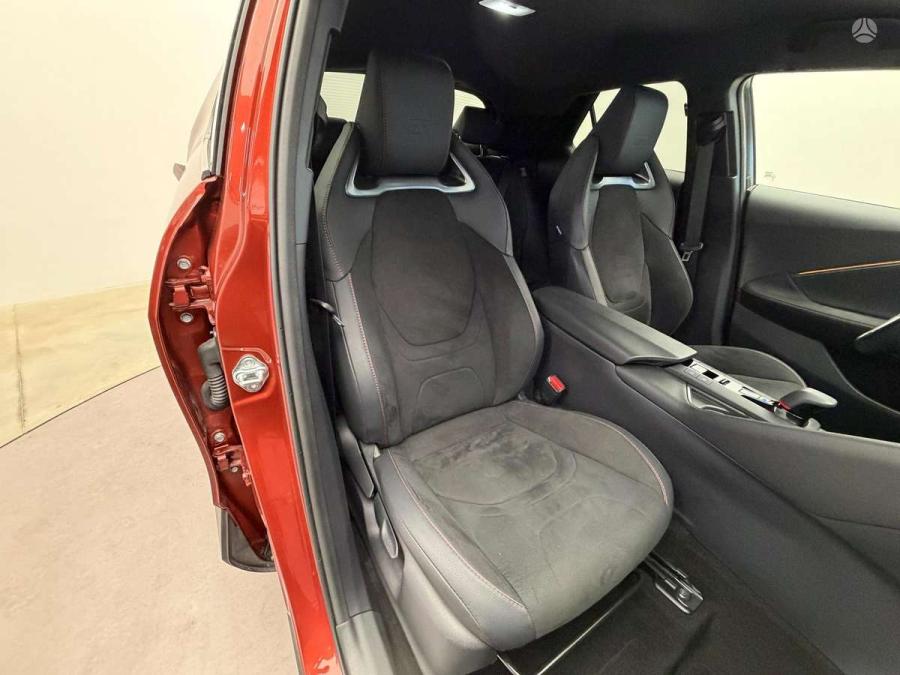 Red Toyota C-HR 2025 in Panevezys, with an engine capacity of 1.99 L and mileage of 4 thousand km for 37490 €, photo 19 on AUTOMOTO.COM.LV