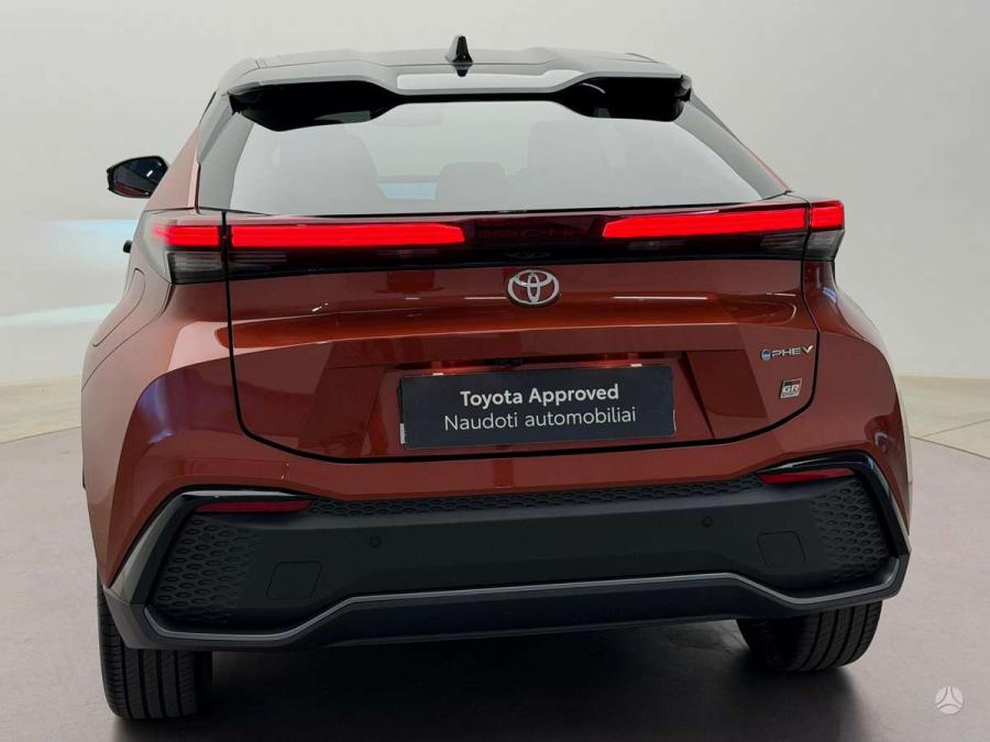 Red Toyota C-HR 2025 in Panevezys, with an engine capacity of 1.99 L and mileage of 4 thousand km for 37490 €, photo 44 on AUTOMOTO.COM.LV
