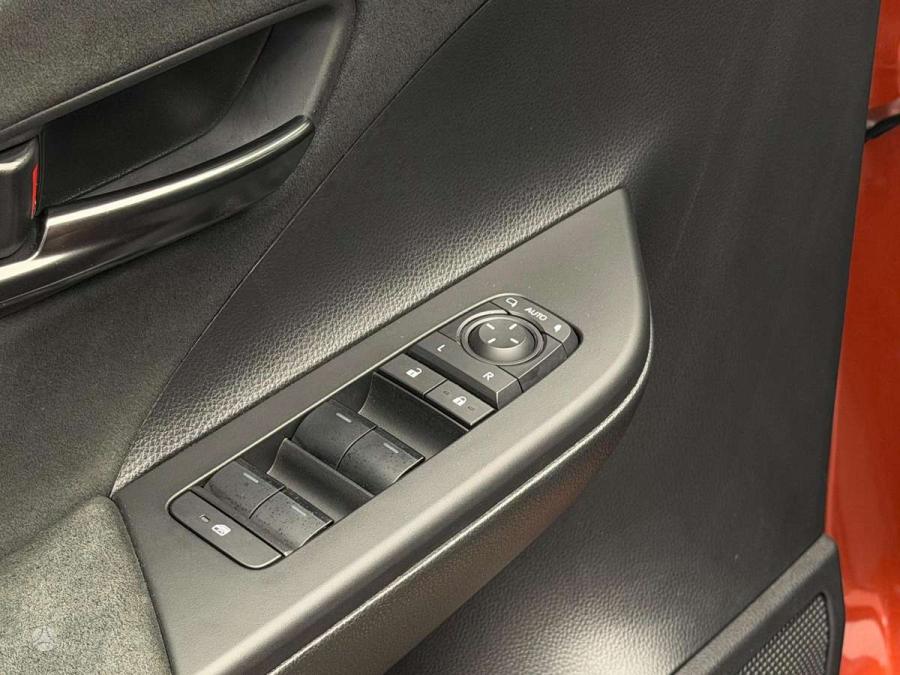 Sarkans Toyota C-HR 2025 Panevēža, ar dzinēja tilpumu 1.99 L un nobraukumu 11 tūkst. km par 36990 €, foto 11 vietnē AUTOMOTO.COM.LV