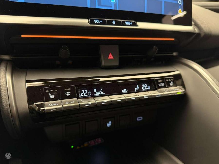 Sarkans Toyota C-HR 2025 Panevēža, ar dzinēja tilpumu 1.99 L un nobraukumu 11 tūkst. km par 36990 €, foto 36 vietnē AUTOMOTO.COM.LV