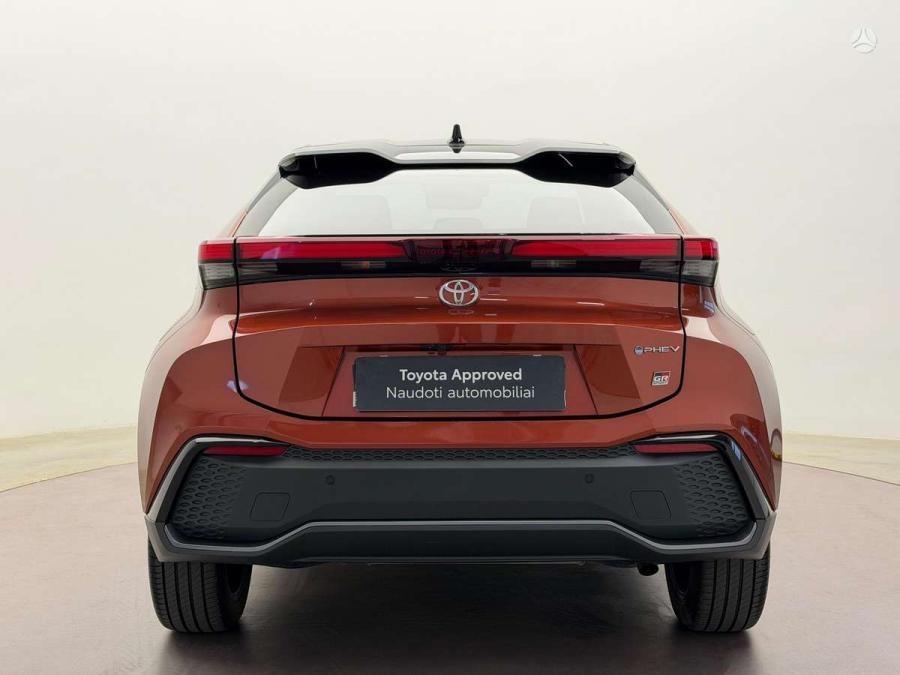 Sarkans Toyota C-HR 2025 Panevēža, ar dzinēja tilpumu 1.99 L un nobraukumu 6 tūkst. km par 37490 €, foto 8 vietnē AUTOMOTO.COM.LV