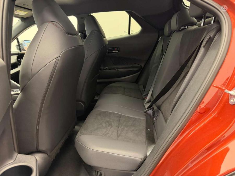 Sarkans Toyota C-HR 2025 Panevēža, ar dzinēja tilpumu 1.99 L un nobraukumu 6 tūkst. km par 37490 €, foto 14 vietnē AUTOMOTO.COM.LV