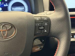 Sarkans Toyota C-HR 2025 Panevēža, ar dzinēja tilpumu 1.99 L un nobraukumu 6 tūkst. km par 37490 €, foto 24 vietnē AUTOMOTO.COM.LV