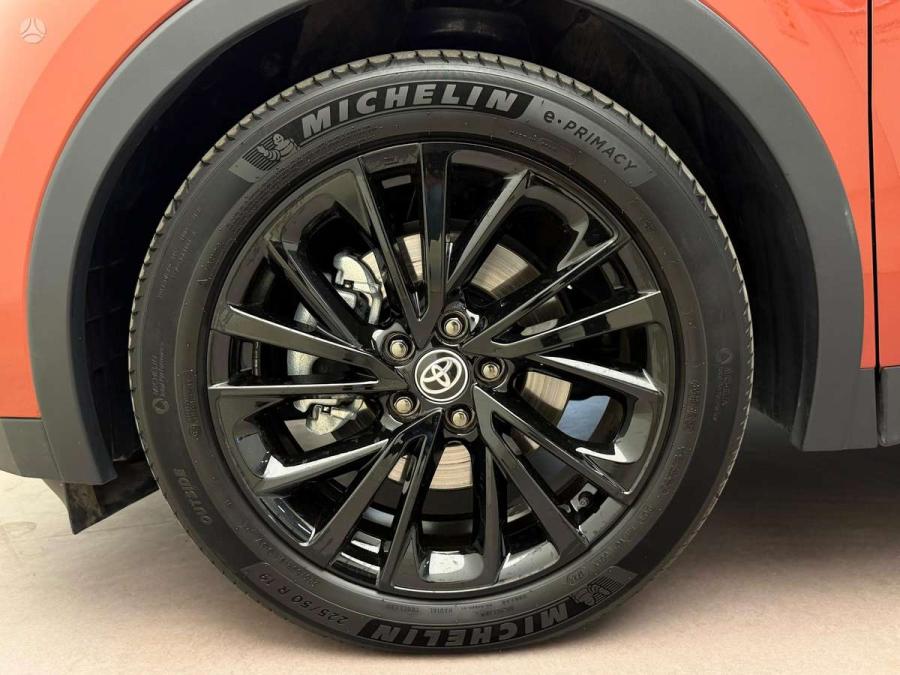 Sarkans Toyota C-HR 2025 Panevēža, ar dzinēja tilpumu 1.99 L un nobraukumu 6 tūkst. km par 37490 €, foto 46 vietnē AUTOMOTO.COM.LV
