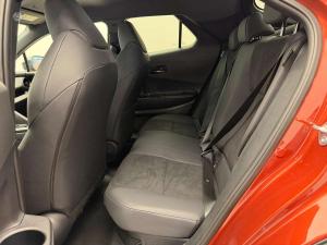 Sarkans Toyota C-HR 2025 Panevēža, ar dzinēja tilpumu 1.99 L un nobraukumu 11 tūkst. km par 36990 €, foto 14 vietnē AUTOMOTO.COM.LV