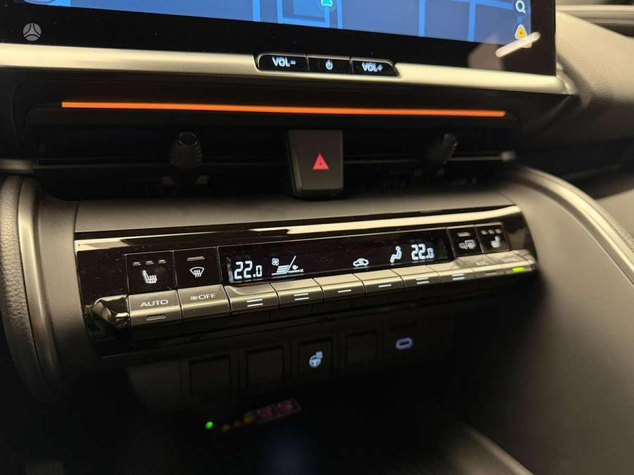 Sarkans Toyota C-HR 2025 Panevēža, ar dzinēja tilpumu 1.99 L un nobraukumu 11 tūkst. km par 36990 €, foto 36 vietnē AUTOMOTO.COM.LV