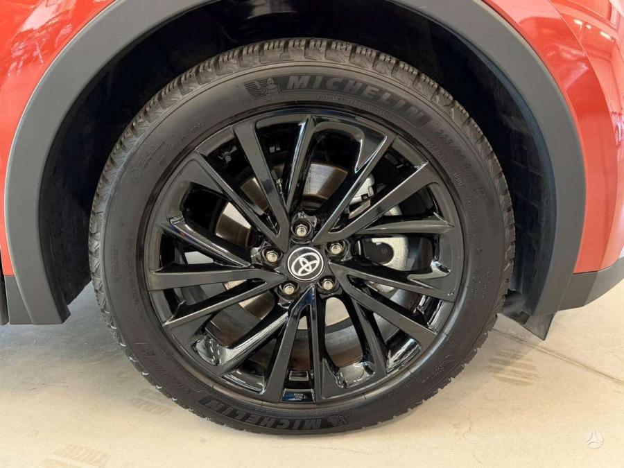 Красный Тойота C-HR 2025 в Паневежис, объемом двигателя 1.99 л и пробегом 25 тыс. км за 34990 €, фото 46 на AUTOMOTO.COM.LV