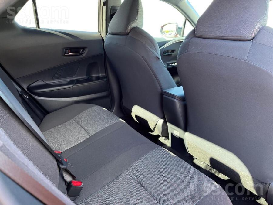 Sarkans Toyota C-HR 2026 Rīga, ar dzinēja tilpumu 1.80 L un nobraukumu 5 tūkst. km par 33990 €, foto 8 vietnē AUTOMOTO.COM.LV