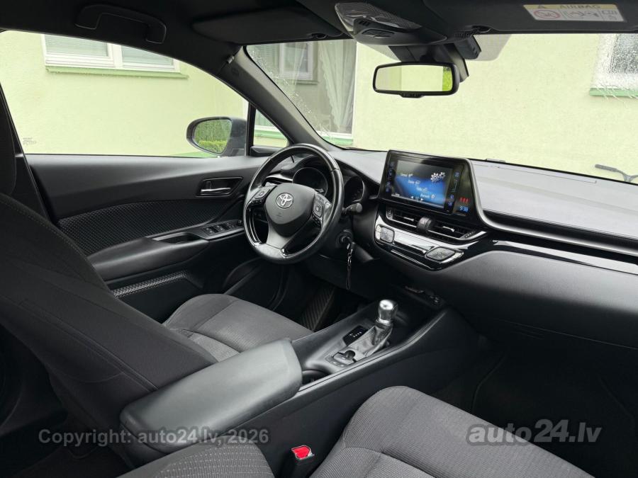 Красный Тойота C-HR 2017 в Таллин, объемом двигателя 1.20 л и пробегом 124 тыс. км за 12500 €, фото 16 на AUTOMOTO.COM.LV