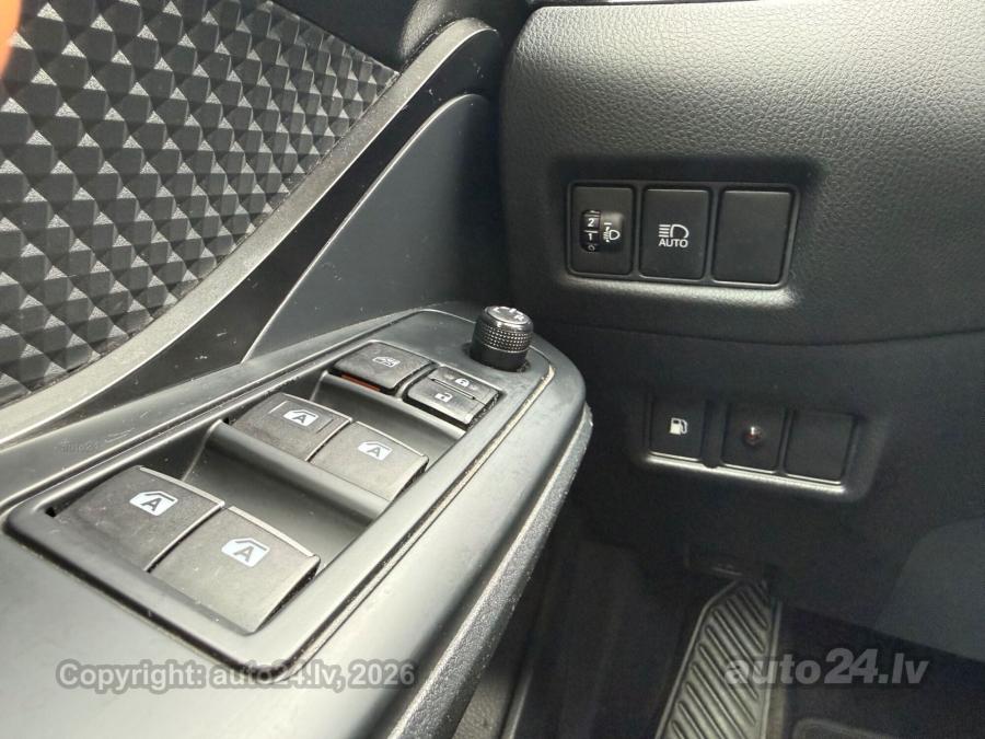 Красный Тойота C-HR 2017 в Таллин, объемом двигателя 1.20 л и пробегом 124 тыс. км за 12500 €, фото 23 на AUTOMOTO.COM.LV