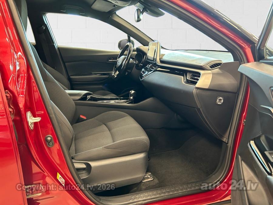 Красный Тойота C-HR 2018 в Пярну, объемом двигателя 1.80 л и пробегом 234 тыс. км за 14990 €, фото 7 на AUTOMOTO.COM.LV