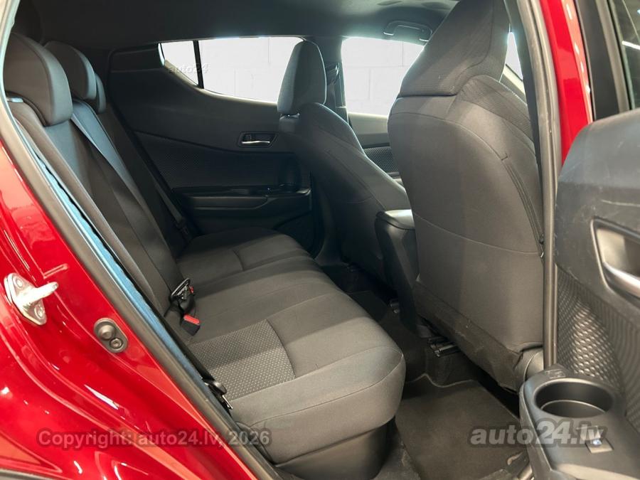 Красный Тойота C-HR 2018 в Пярну, объемом двигателя 1.80 л и пробегом 234 тыс. км за 14990 €, фото 8 на AUTOMOTO.COM.LV