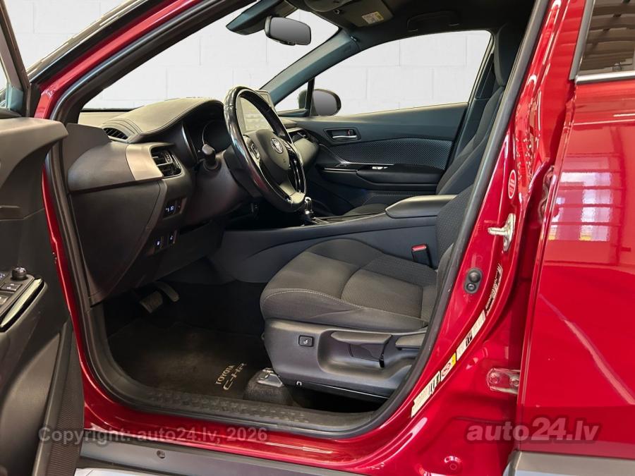 Красный Тойота C-HR 2018 в Пярну, объемом двигателя 1.80 л и пробегом 234 тыс. км за 14990 €, фото 12 на AUTOMOTO.COM.LV
