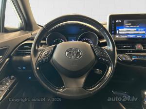 Красный Тойота C-HR 2018 в Пярну, объемом двигателя 1.80 л и пробегом 234 тыс. км за 14990 €, фото 13 на AUTOMOTO.COM.LV