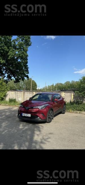 Red Toyota C-HR 2019 in Riga, with an engine capacity of 1.80 L and mileage of 134 thousand km for 17200 €, photo 1 on AUTOMOTO.COM.LV