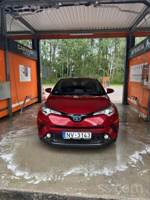 Red Toyota C-HR 2019 in Riga, with an engine capacity of 1.80 L and mileage of 134 thousand km for 17200 €, photo 2 on AUTOMOTO.COM.LV