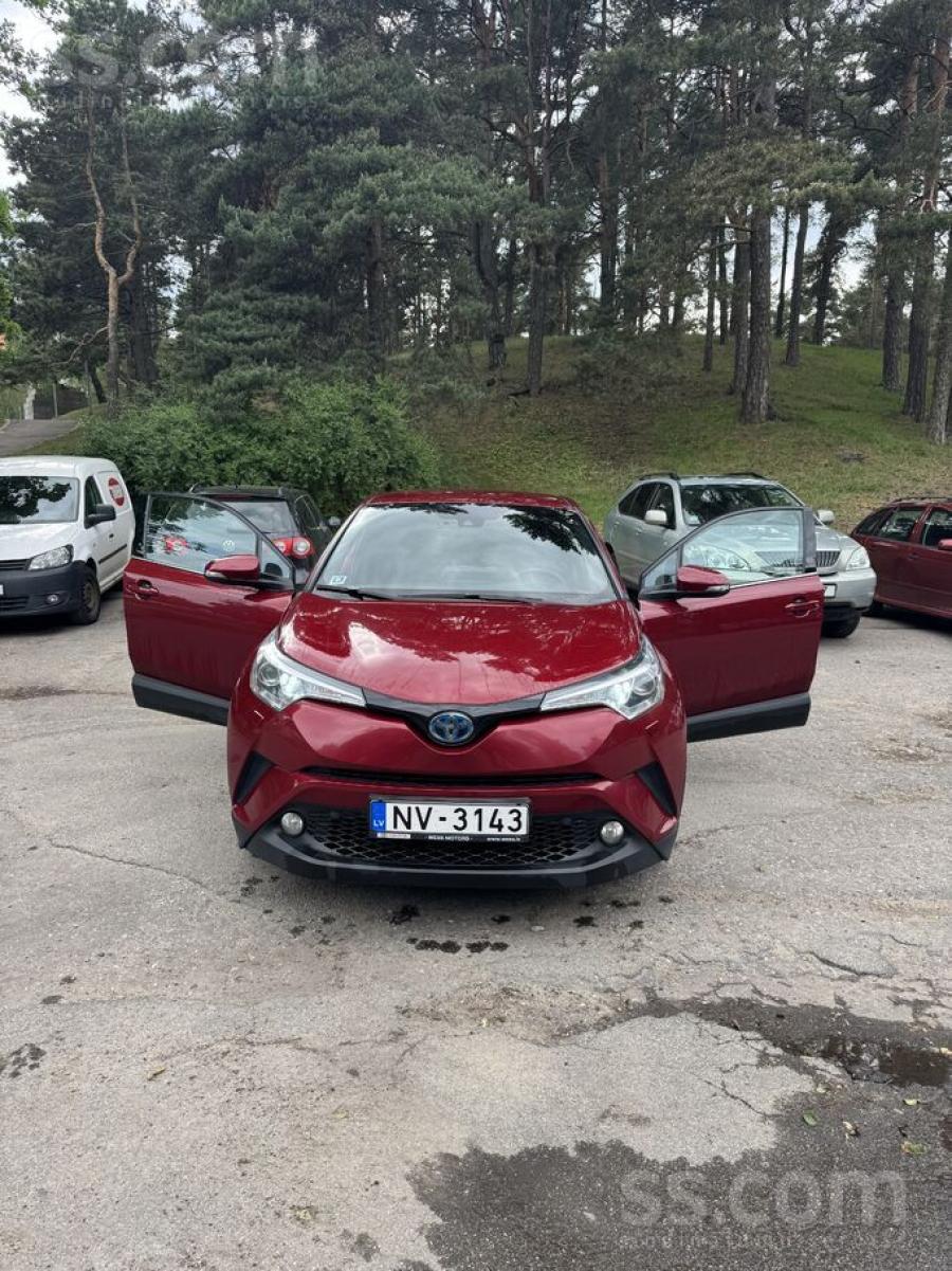 Red Toyota C-HR 2019 in Riga, with an engine capacity of 1.80 L and mileage of 134 thousand km for 17200 €, photo 7 on AUTOMOTO.COM.LV