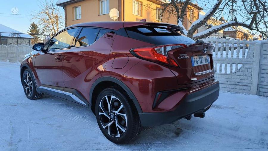Sarkans Toyota C-HR 2019 Tauragė, ar dzinēja tilpumu 1.80 L un nobraukumu 54 tūkst. km par 16200 €, foto 3 vietnē AUTOMOTO.COM.LV
