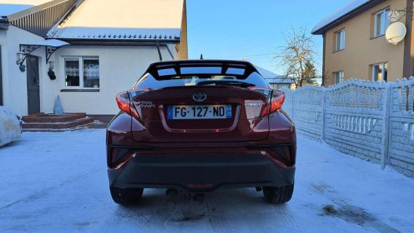 Red Toyota C-HR 2019 in Taurage, with an engine capacity of 1.80 L and mileage of 54 thousand km for 16200 €, photo 4 on AUTOMOTO.COM.LV