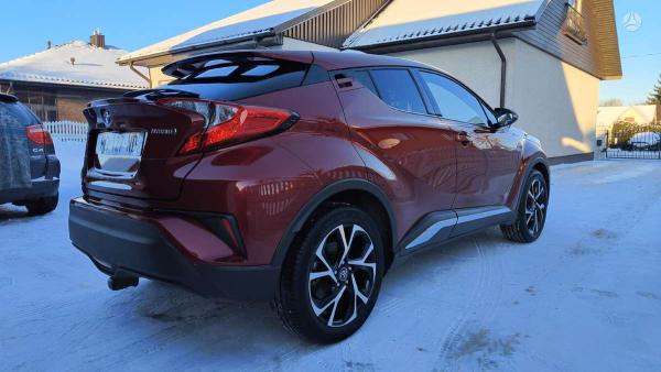 Red Toyota C-HR 2019 in Taurage, with an engine capacity of 1.80 L and mileage of 54 thousand km for 16200 €, photo 5 on AUTOMOTO.COM.LV