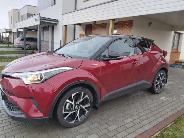 Red Toyota C-HR 2019 in Klaipeda, with an engine capacity of 1.80 L and mileage of 91 thousand km for 18700 €, photo 1 on AUTOMOTO.COM.LV