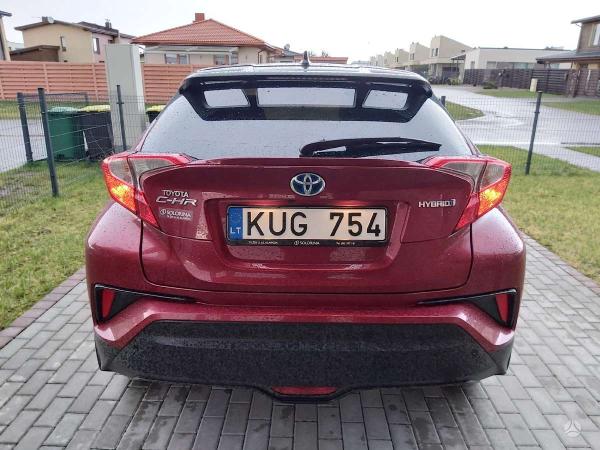 Red Toyota C-HR 2019 in Klaipeda, with an engine capacity of 1.80 L and mileage of 91 thousand km for 18700 €, photo 4 on AUTOMOTO.COM.LV