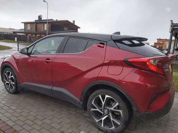 Red Toyota C-HR 2019 in Klaipeda, with an engine capacity of 1.80 L and mileage of 91 thousand km for 18700 €, photo 5 on AUTOMOTO.COM.LV