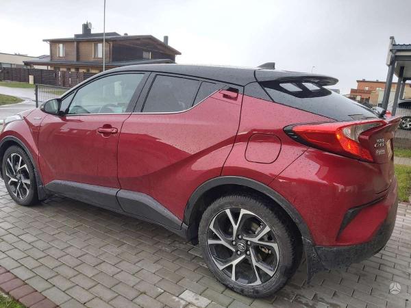 Red Toyota C-HR 2019 in Klaipeda, with an engine capacity of 1.80 L and mileage of 91 thousand km for 18700 €, photo 6 on AUTOMOTO.COM.LV